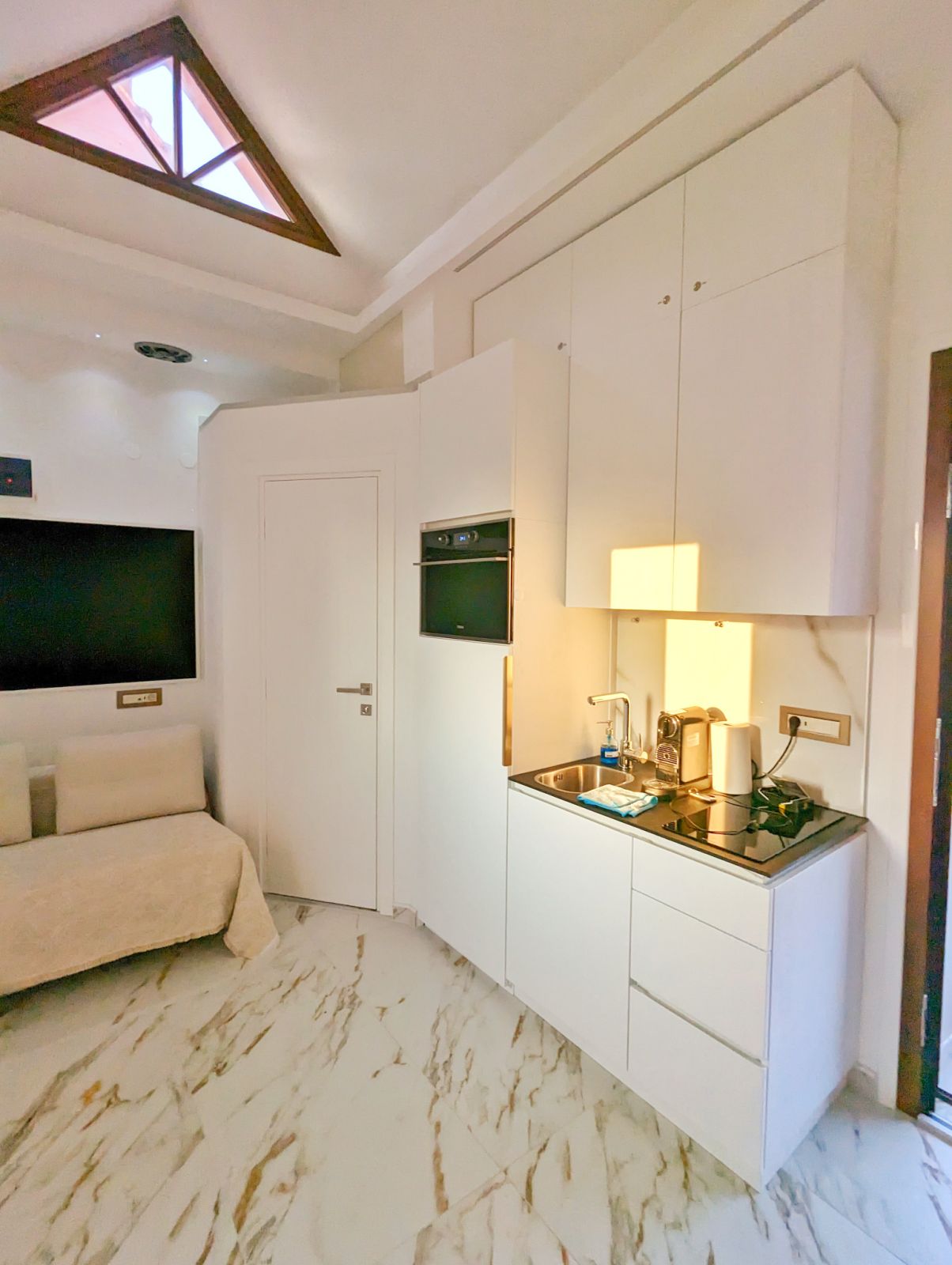 Novootvoreni luksuzni studio apartmani u Ierisos - Sunny Mountain ...